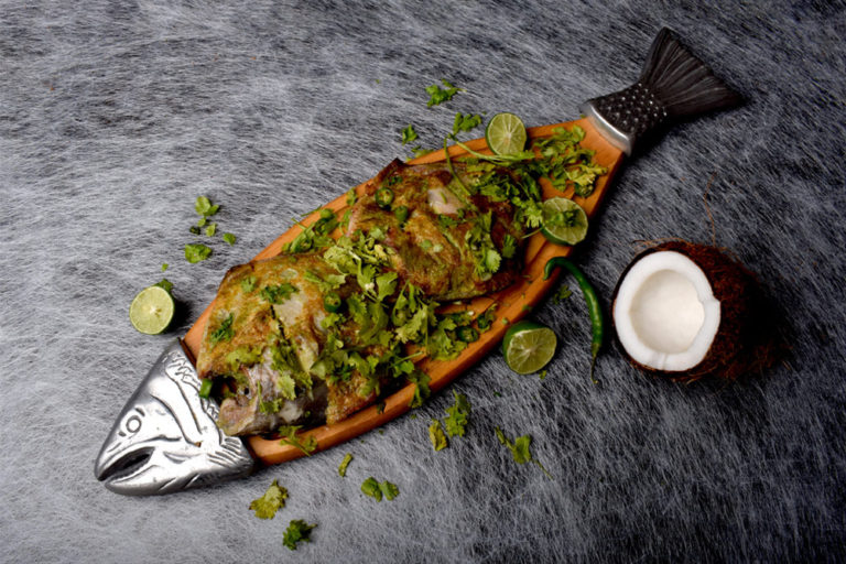 Chutney stuffed fried pomfret fish